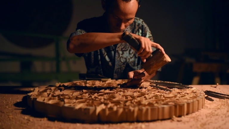Mahajati’s Intricate Wood Carvings Support Traditional Craft