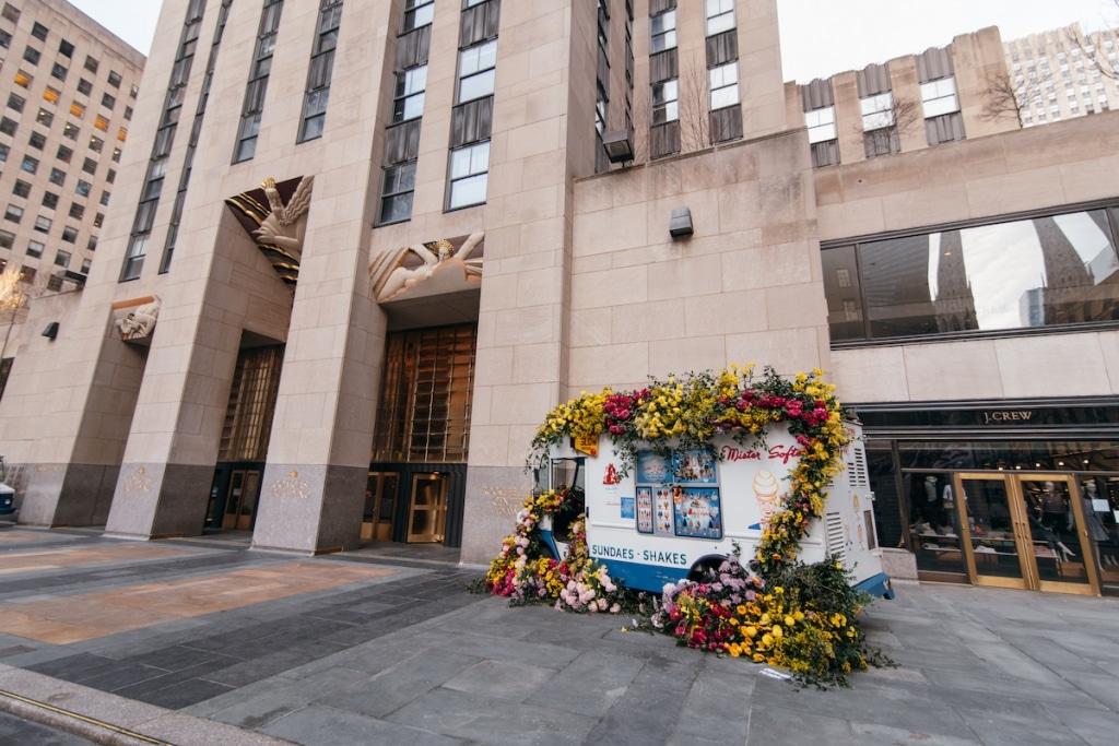 Lewis Miller Flower Flash Gave Love to New Yorkers on Valentine's Day