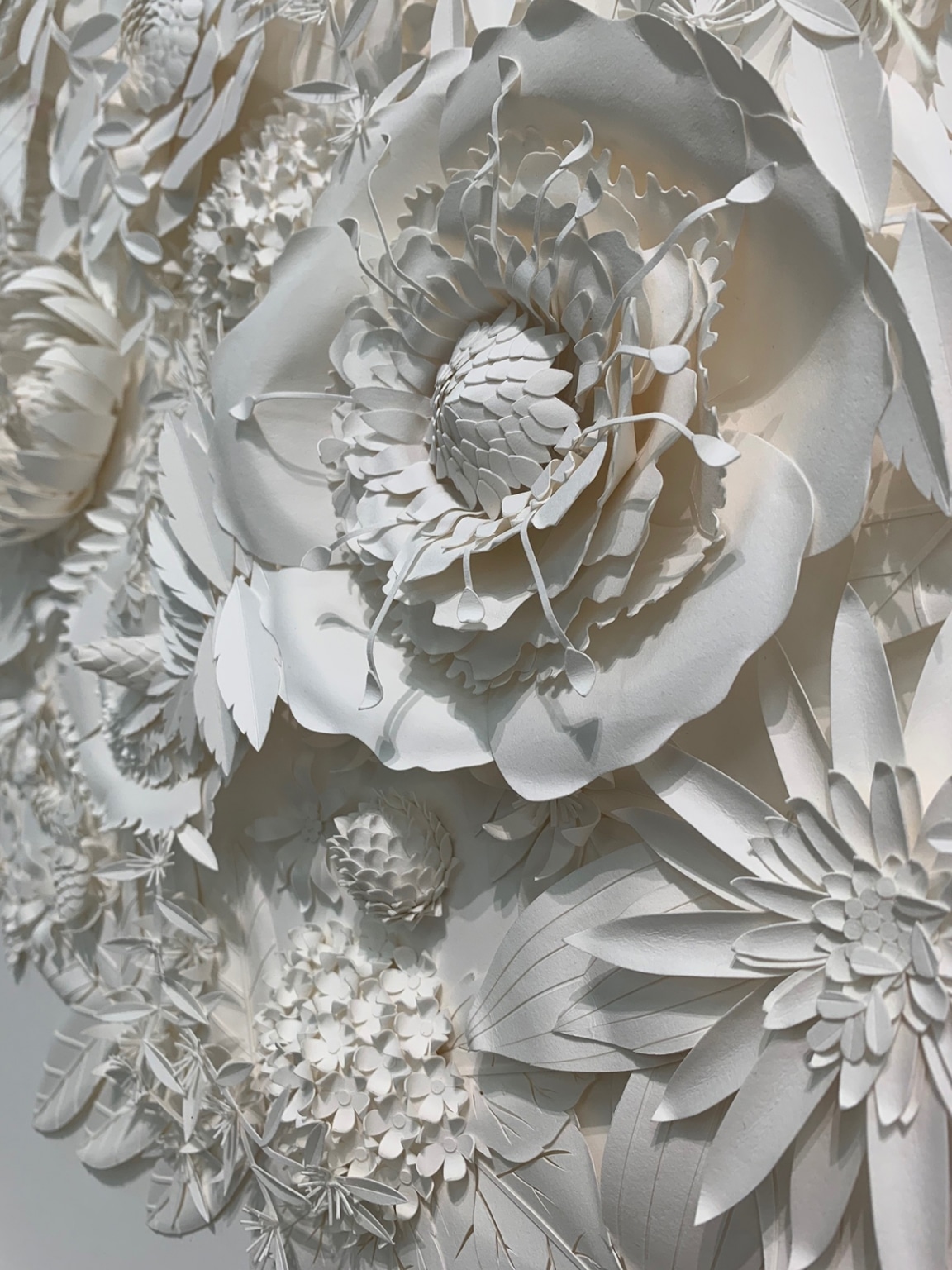 Artista crea "jardines" con flores de papel increíblemente detalladas