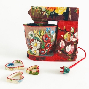 5 Artistas textiles para celebrar durante el Mes de la Mujer