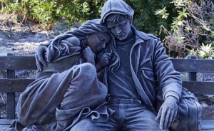 Vancouver Statue Covered in Frost Appears Like a Drawing Come to Life