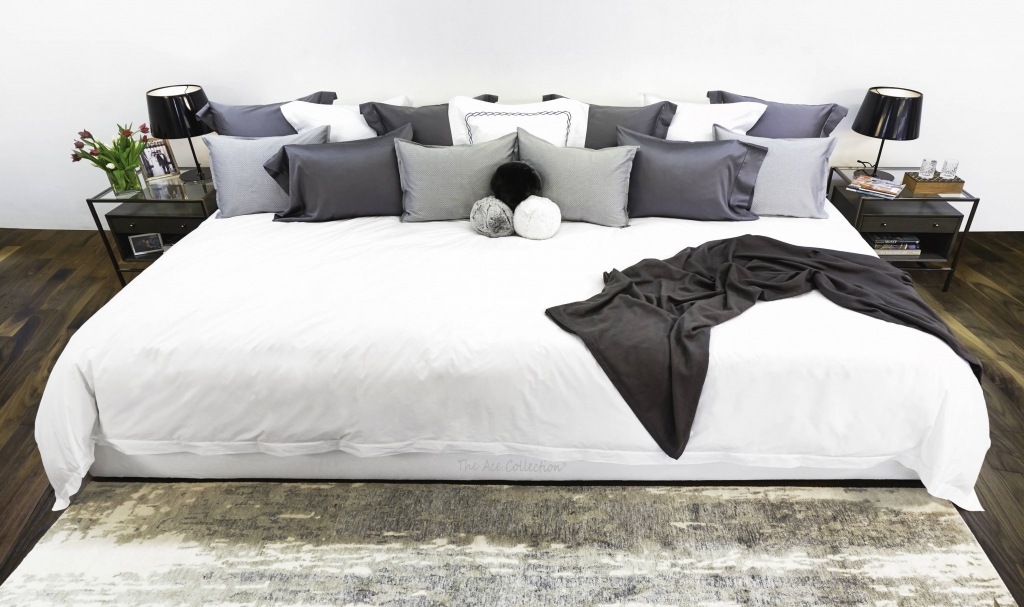 Este colchón gigante mide casi más del doble que el de una cama 'king'