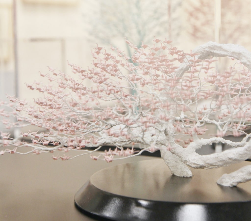 Artist Crafts Delicate Sculptures With Hundreds of Tiny Paper Cranes