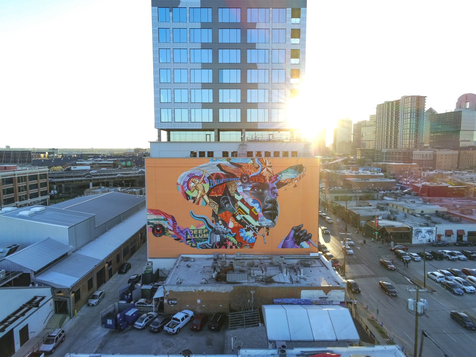 Este mural rinde homenaje a la historia cultural de Deep Ellum en Dallas