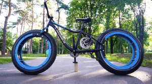 Engineer Crafts an Amazing Hubless Bike With No Spokes on Its Wheels