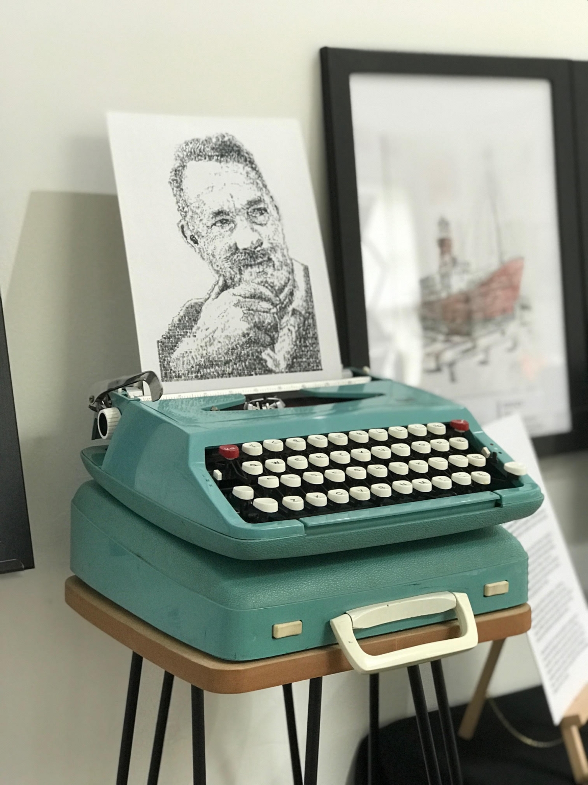 Artist 'Prints' Landscapes and Portraits on Typewriters