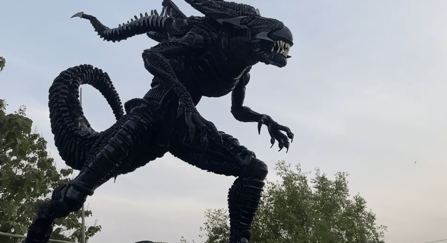 Artist Crafts Monstrous “Alien King” Sculpture From 200 Recycled Tires ...
