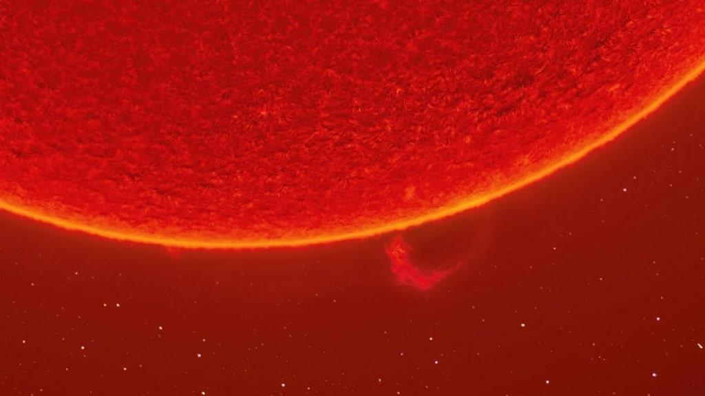 Incredible Sun Photo Created from 100,000 Backyard Photos