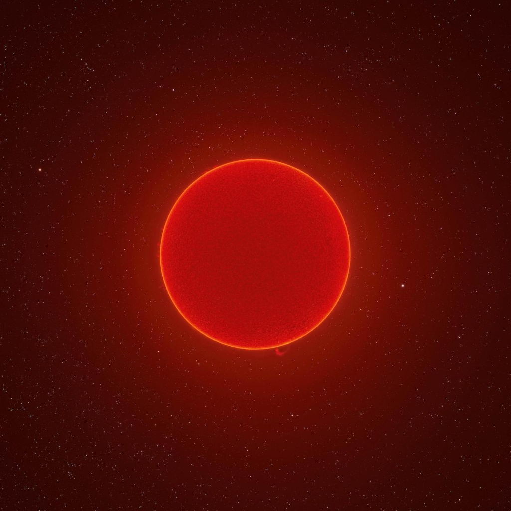 Incredible Sun Photo Created from 100,000 Backyard Photos