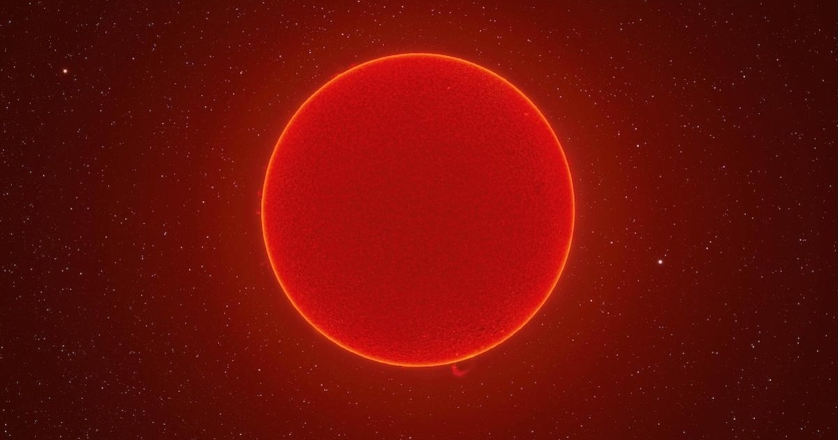 Incredible Sun Photo Created from 100,000 Backyard Photos