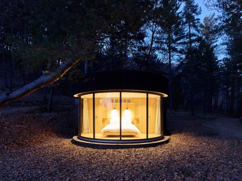 Circular Glass-Walled Cabin Easily Transforms From a Luxury Room Into ...