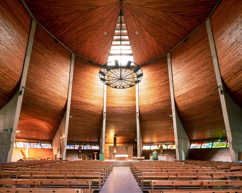 Dramatic Photos of Modernist Church Interiors Capture the Beauty of ...