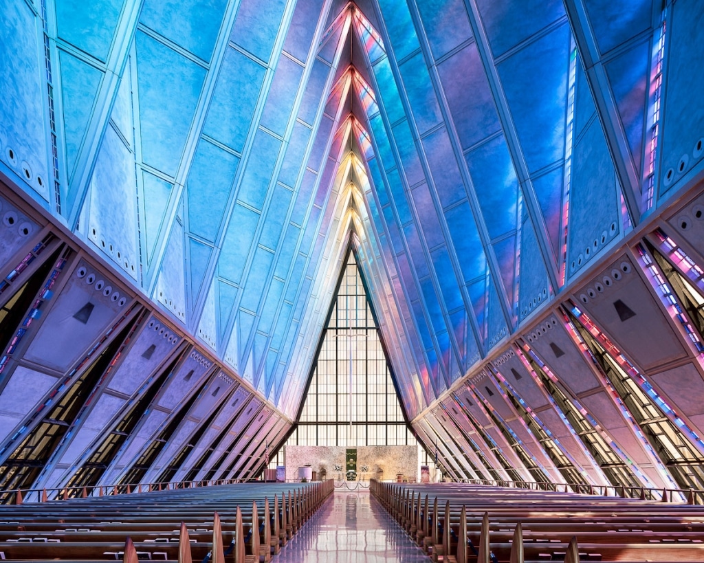 Dramatic Photos of Modernist Church Interiors Capture the Beauty of ...