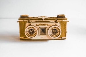 Artist Creates Incredibly Detailed Wooden Models of Vintage Cameras