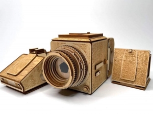 Artist Creates Incredibly Detailed Wooden Models of Vintage Cameras