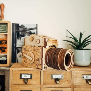 Artist Makes Incredibly Detailed Wooden Models of Iconic and Vintage ...