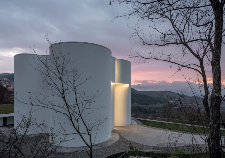 Architects Design Austere White Church With Elegant Flowing Form