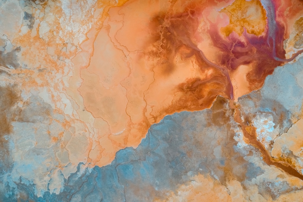 Photographer Captures Aiken Spring in the Gobi Desert