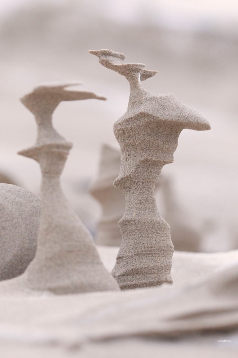 Photographer Snaps Otherworldly Photos of Frozen Sand