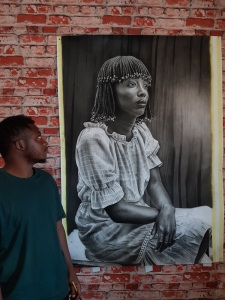 Hyperrealistic Charcoal Drawings That Look Just Like Their Subjects