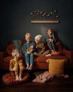 Mom of 5 Captures Everyday Enchantment in Family Photos