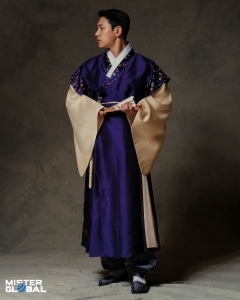 33 Men Represent Their Country's National Dress in Male Beauty Pageant