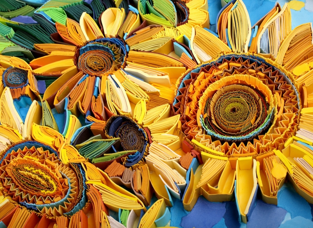 Experta en filigrana de papel subasta una de sus piezas para Ucrania