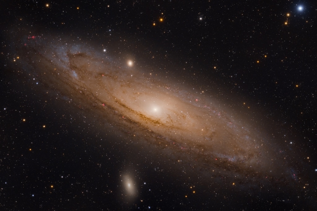See How Man Photographed the Andromeda Galaxy from His Backyard