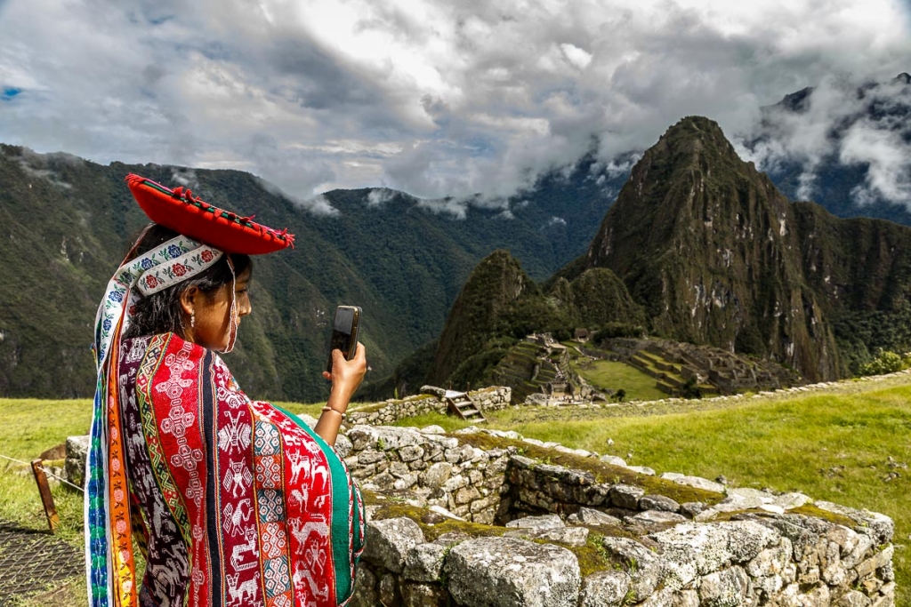 Photographer Documents the Magical Moments When Indigenous Peruvians ...