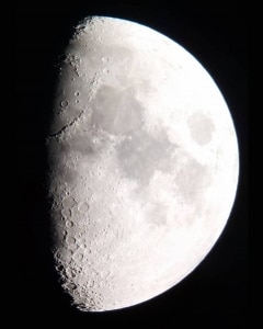 This Teenager is Taking Marvelous Moon Photos Using His Phone