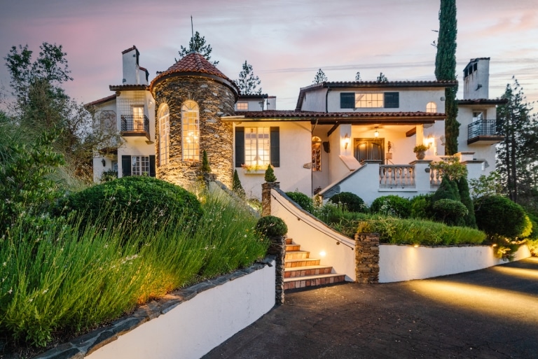 Parisian-Style Château Is Getaway Near Yosemite National Park
