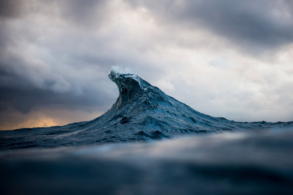 Incredible Photos Show the Beauty and Power of Waves