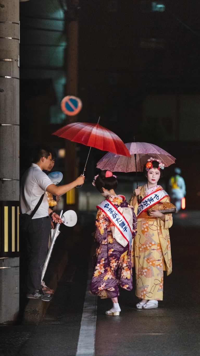 Street Photographer Shares the Time He's Been "Caught"