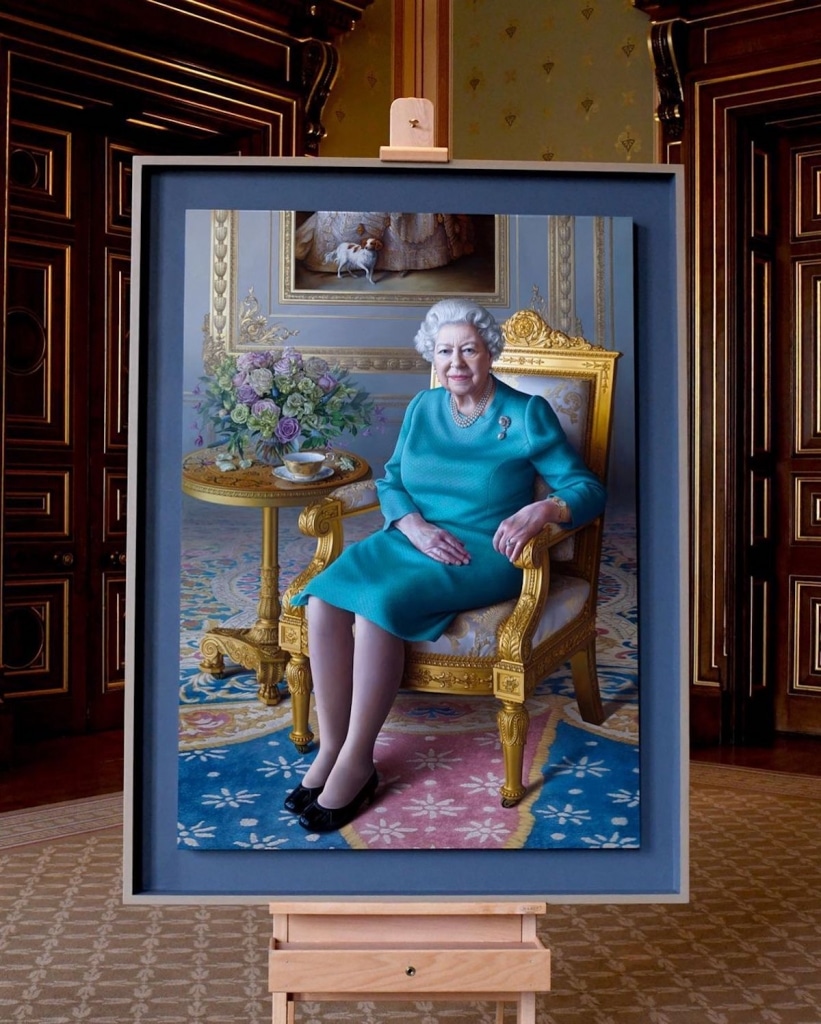 Before Her Death, Queen Elizabeth II Sat for an Oil Painting Portrait ...
