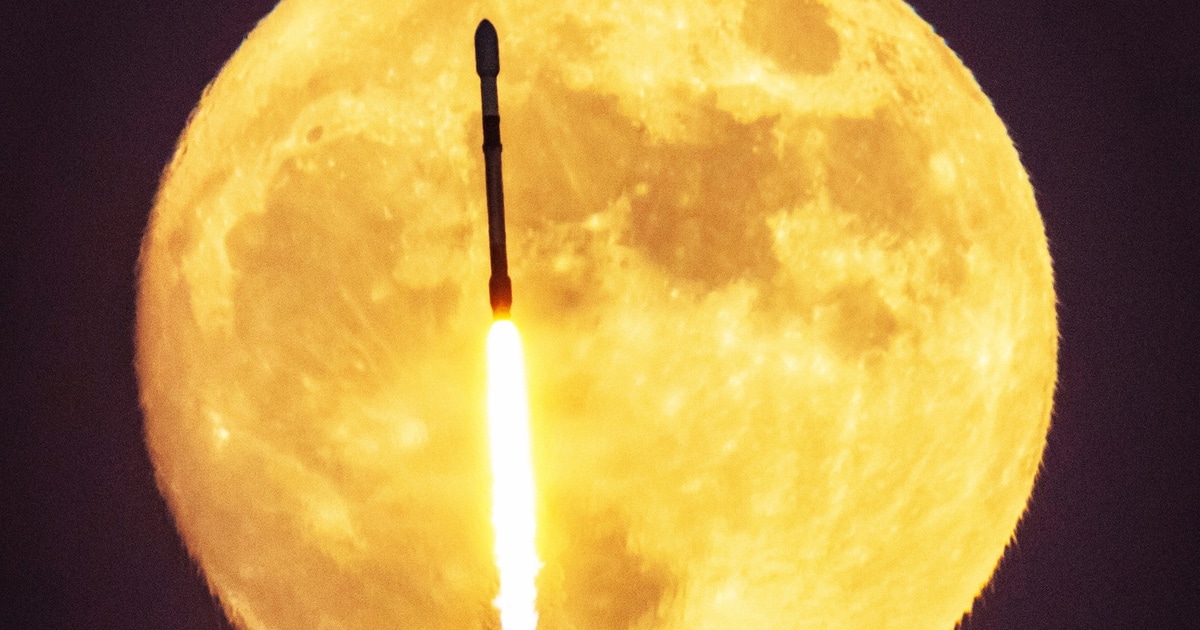 Perfectly Timed Photo of SpaceX Rocket in Front of the Full Moon