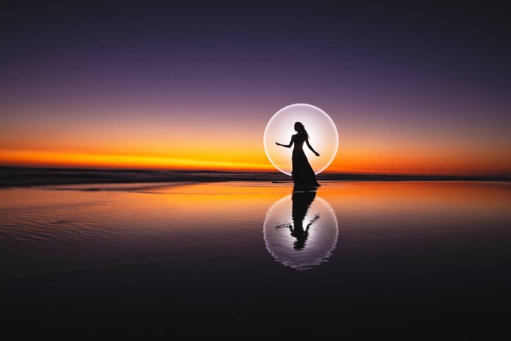 Stunning Light Paintings Spotlight the Radiance of a Contemporary ...