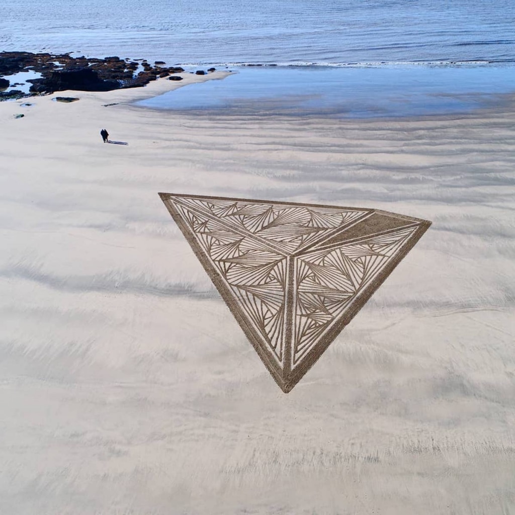 Artist Makes Massive Sand Drawings That Will Eventually Be Swallowed by ...
