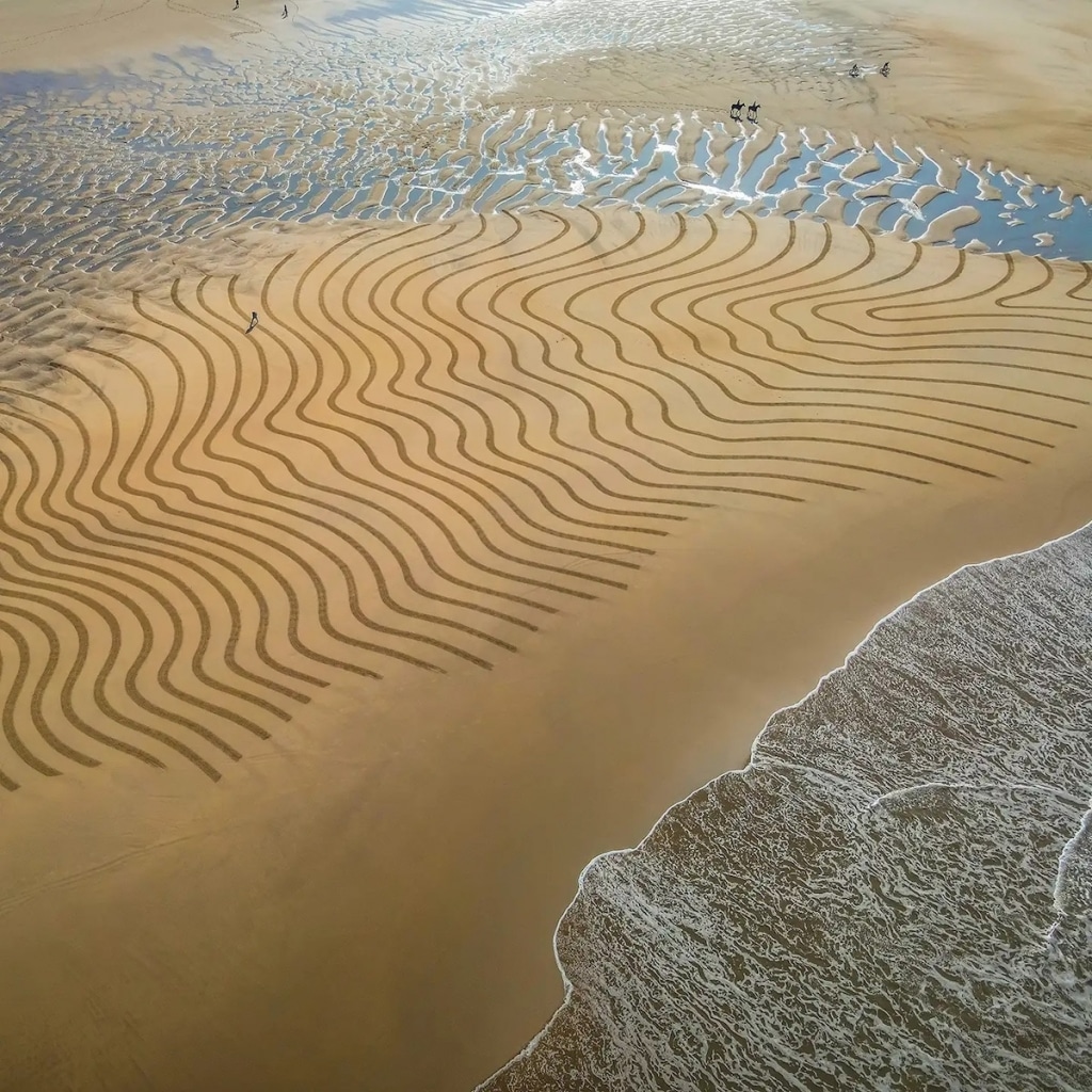 Artist Makes Massive Sand Drawings That Will Eventually Be Swallowed by ...