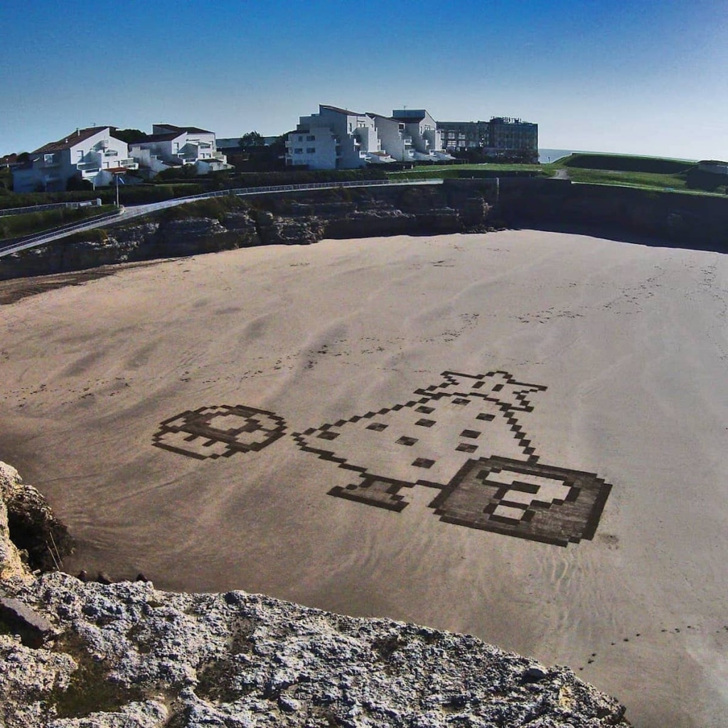Artist Makes Massive Sand Drawings That Will Eventually Be Swallowed by ...