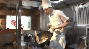 Japanese Chef Prepares Fried Rice in Under 60 Seconds