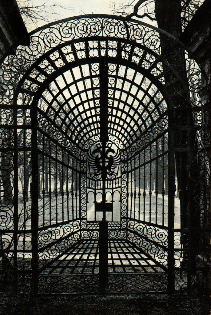 Wrought Iron Gate Design Is a Brilliant Optical Illusion