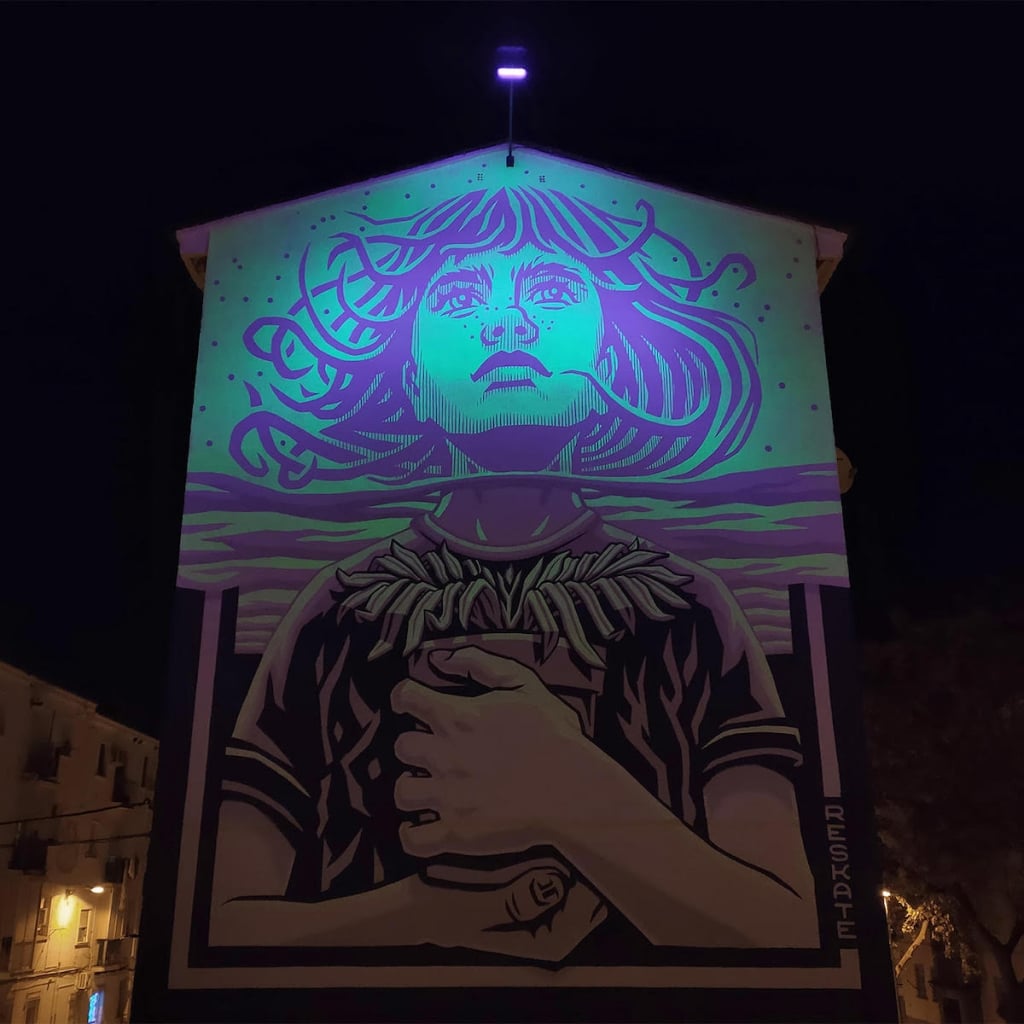 Incredible Light-Sensitive Mural Changes After Dark
