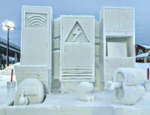 Amazing Snow Sculpture Inspired by Super Mario Brothers
