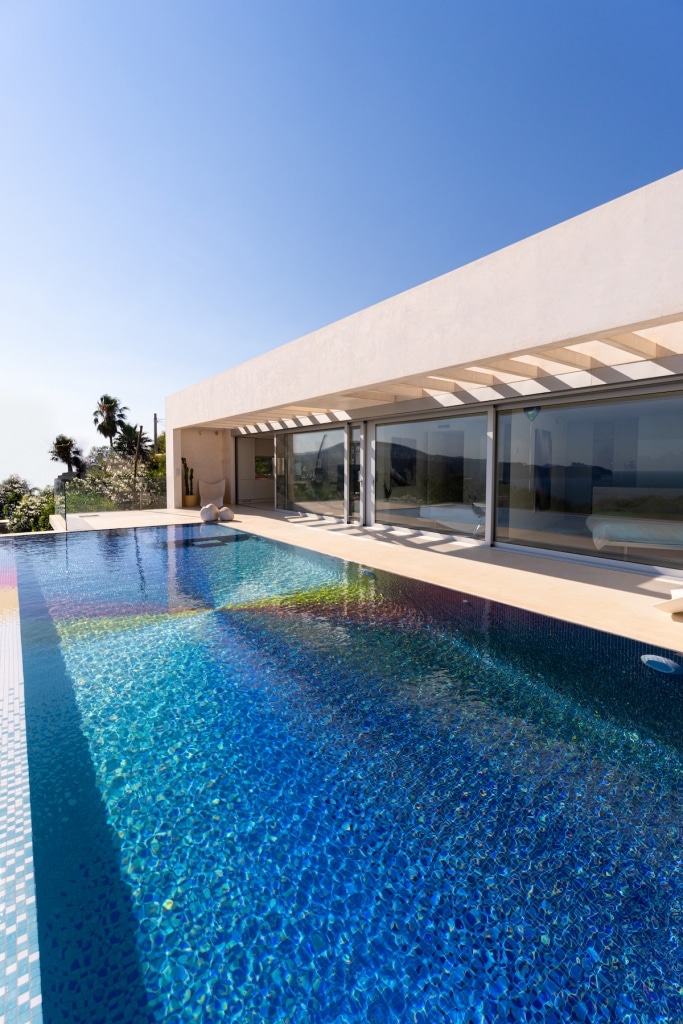 Designer Creates Colorful Swimming Pool With 130,000 Rainbow Glass ...