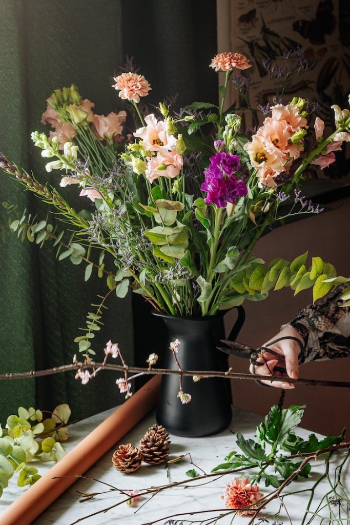 Learn the Essentials for Arranging Cut Flowers Into Beautiful Bouquets ...