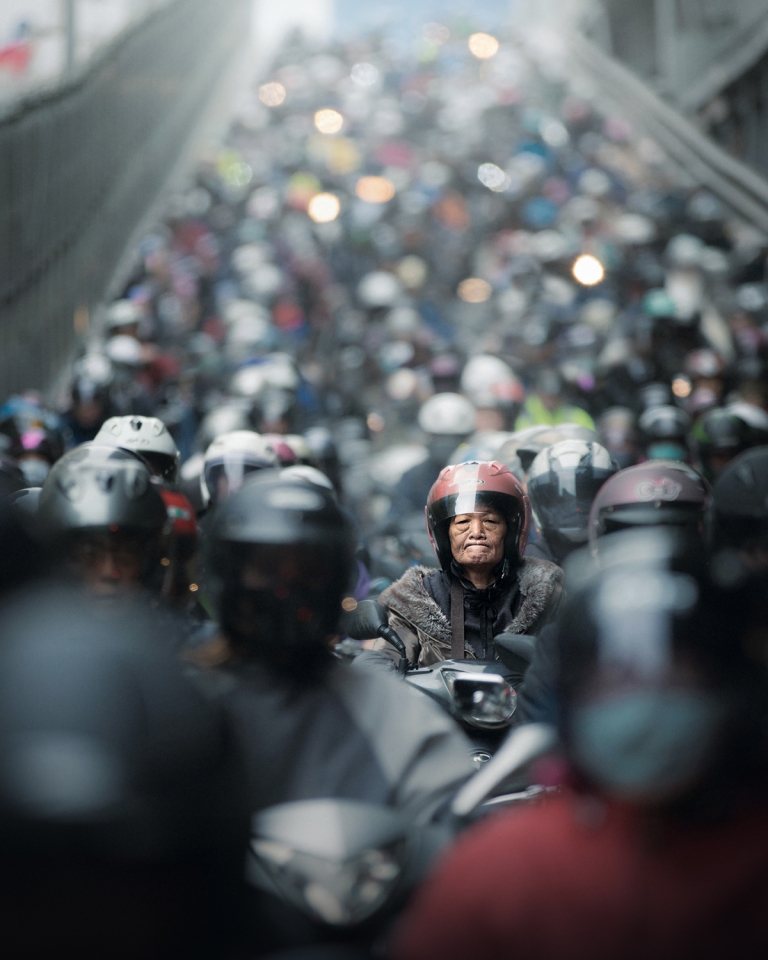 How a Successful Street Photographer Captures Life’s Unseen Moments ...
