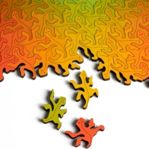 This Amazing Puzzle is Made of 200+ LIzard-Shaped Pieces
