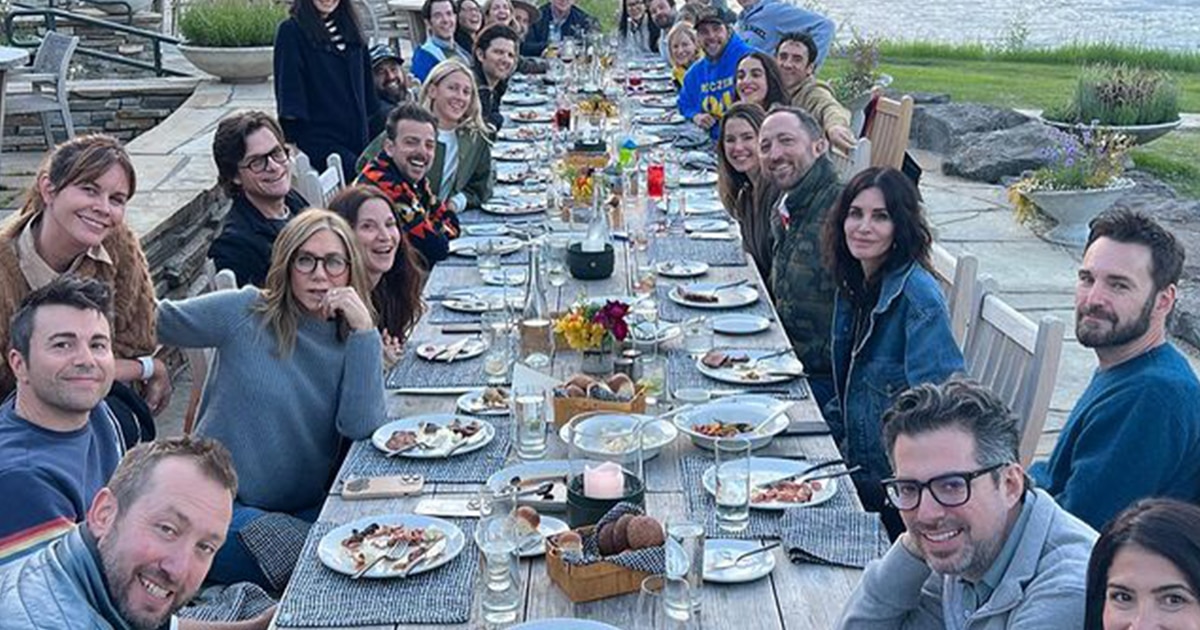 Kristen Bell's Dinner Party Includes a Star-Studded Guest List