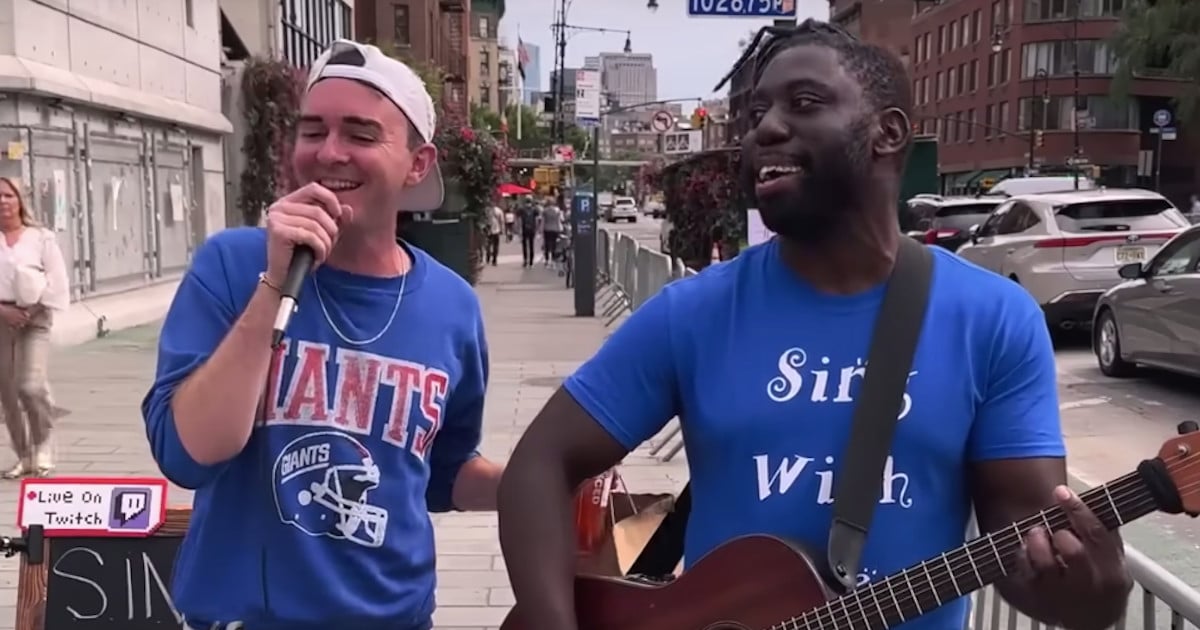 Guitarist Asks Stranger to Sing With Him in Amazing Performance