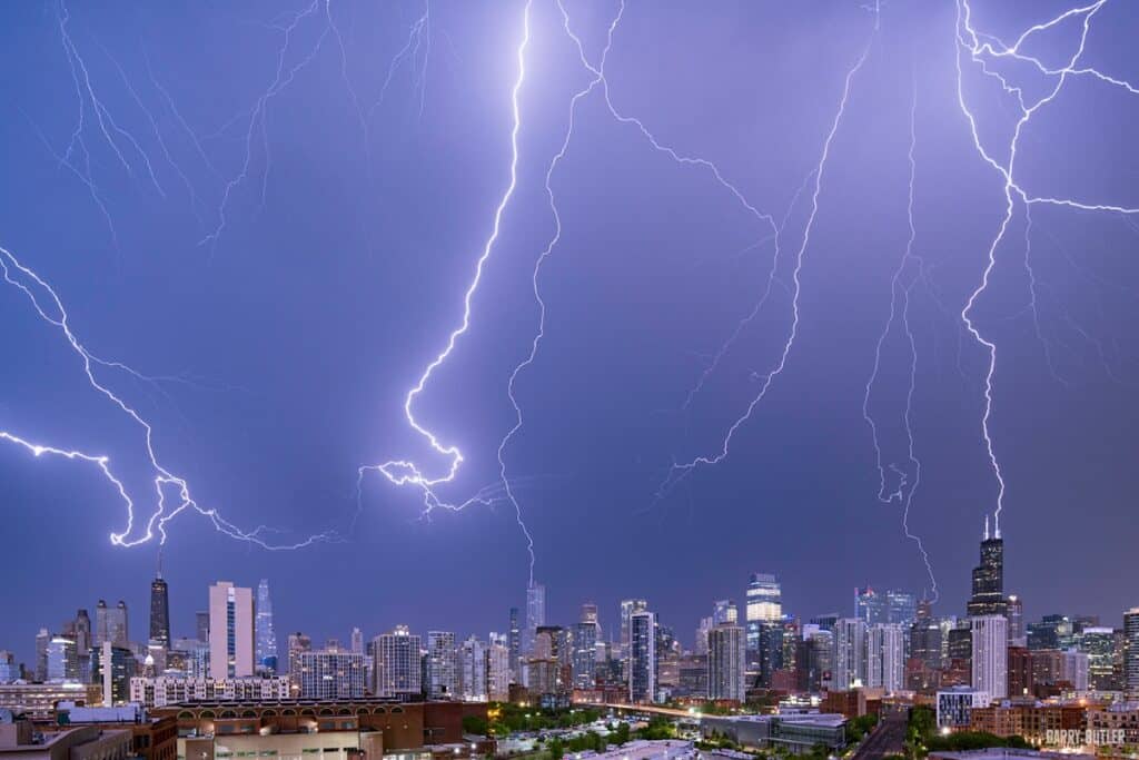 Photographer Captures Incredible Triple Lightning Strike in Chicago